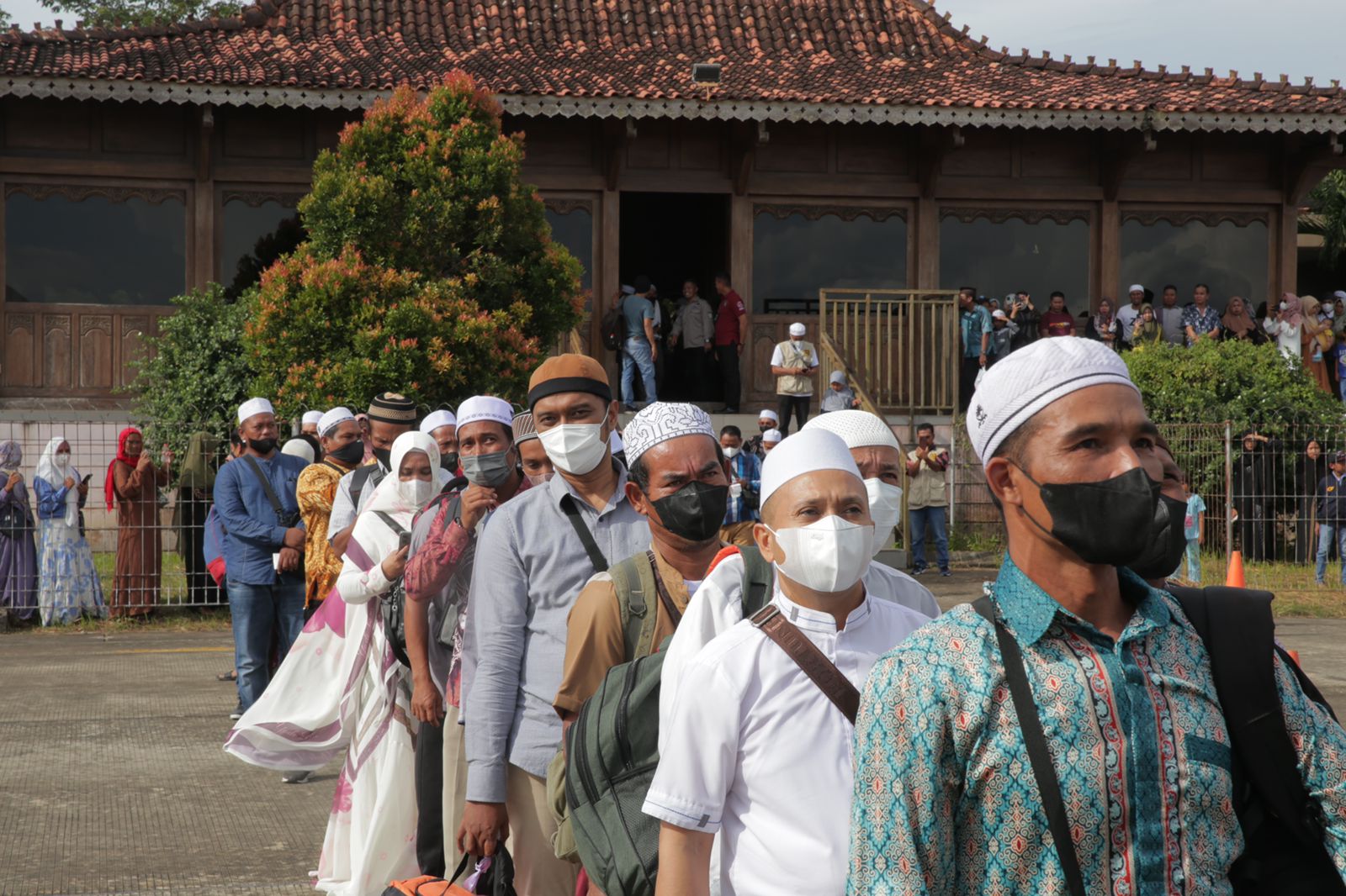 Haji Isam Kembali Umrohkan Warga Tanah Bumbu Secara Gratis Melalui ...
