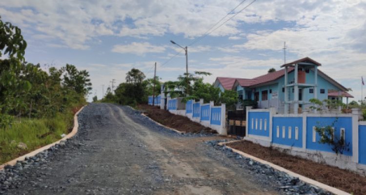 Pengaspalam Jalan Penghulu Gunung Tinggi | Metro Kalsel