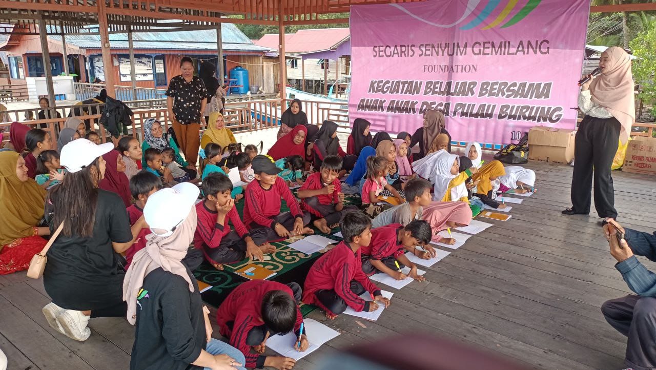 Anak Nelayan di Desa Pulau Burung Dapat Bimbingan Belajar dari Yayasan ...