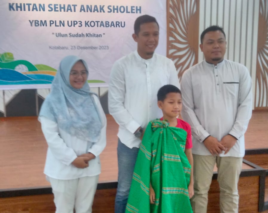PLN Persero UP3 Kotabaru Bersama YBM Melaksanakan Khitanan Gratis | Metro Kalsel