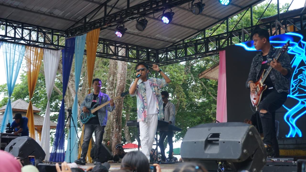 Farel Prayoga Hibur Penutupan Festival Kreativitas Anak Kampung Laut | Metro Kalsel