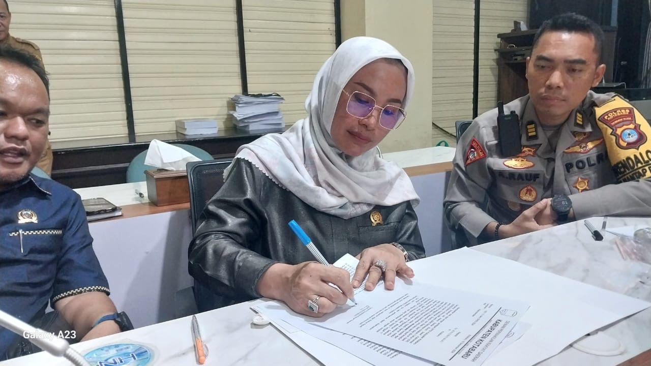 DPRD Kotabaru Keluarkan Rekomendasi Penetapan Nilai Upah UMSK | Metro ... DPRD Kotabaru Keluarkan Rekomendasi Penetapan Nilai Upah UMSK | Metro ...